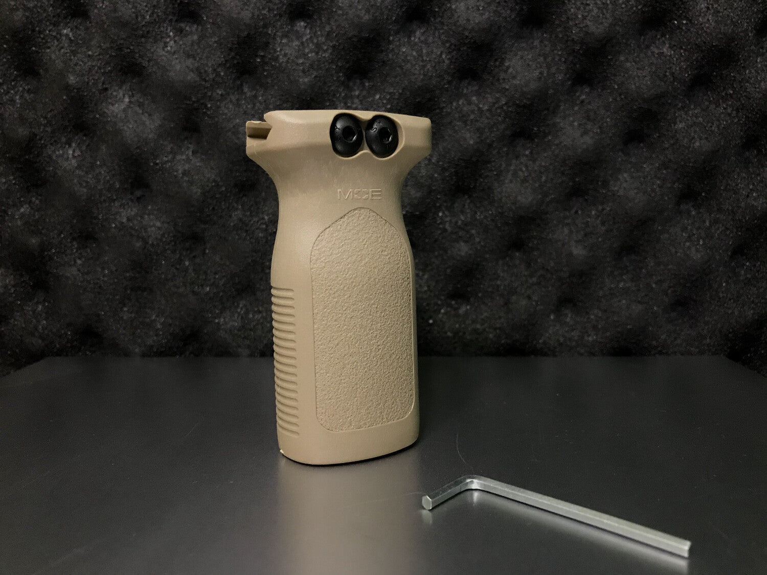 Vertical Foregrip TAN